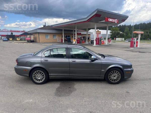 Grey Jaguar X-Type 2008 in Riga, with an engine capacity of 2.20 L and mileage of 239 thousand km for 3550 €, photo 5 on AUTOMOTO.COM.LV