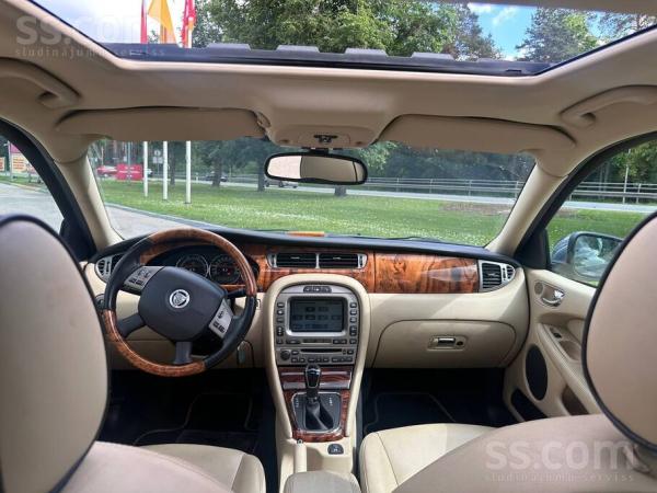 Grey Jaguar X-Type 2008 in Riga, with an engine capacity of 2.20 L and mileage of 239 thousand km for 3550 €, photo 7 on AUTOMOTO.COM.LV