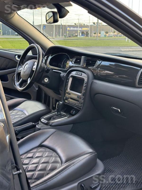 Grey Jaguar X-Type 2009 in Riga, with an engine capacity of 2.20 L and mileage of 245 thousand km for 3099 €, photo 9 on AUTOMOTO.COM.LV