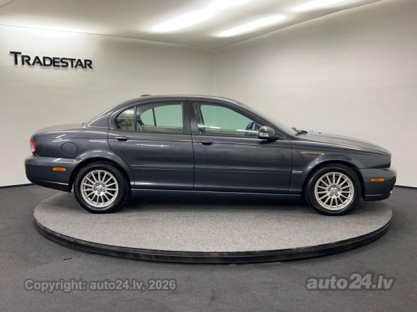 Pelēks Jaguar X-Type 2009 Pērnava, ar dzinēja tilpumu 2.20 L un nobraukumu 185 tūkst. km par 3990 €, foto 5 vietnē AUTOMOTO.COM.LV