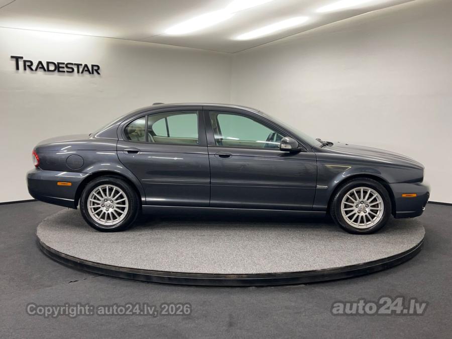 Pelēks Jaguar X-Type 2009 Pērnava, ar dzinēja tilpumu 2.20 L un nobraukumu 185 tūkst. km par 3990 €, foto 5 vietnē AUTOMOTO.COM.LV