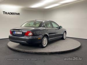 Pelēks Jaguar X-Type 2009 Pērnava, ar dzinēja tilpumu 2.20 L un nobraukumu 185 tūkst. km par 3990 €, foto 6 vietnē AUTOMOTO.COM.LV