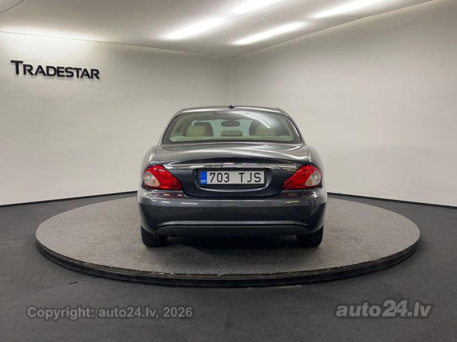 Pelēks Jaguar X-Type 2009 Pērnava, ar dzinēja tilpumu 2.20 L un nobraukumu 185 tūkst. km par 3990 €, foto 7 vietnē AUTOMOTO.COM.LV