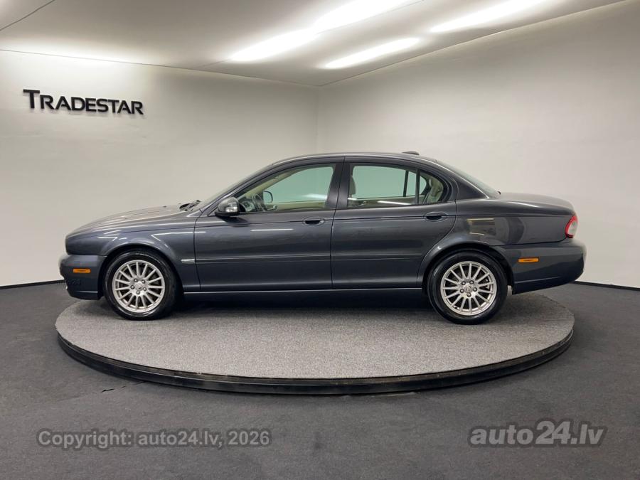 Pelēks Jaguar X-Type 2009 Pērnava, ar dzinēja tilpumu 2.20 L un nobraukumu 185 tūkst. km par 3990 €, foto 9 vietnē AUTOMOTO.COM.LV