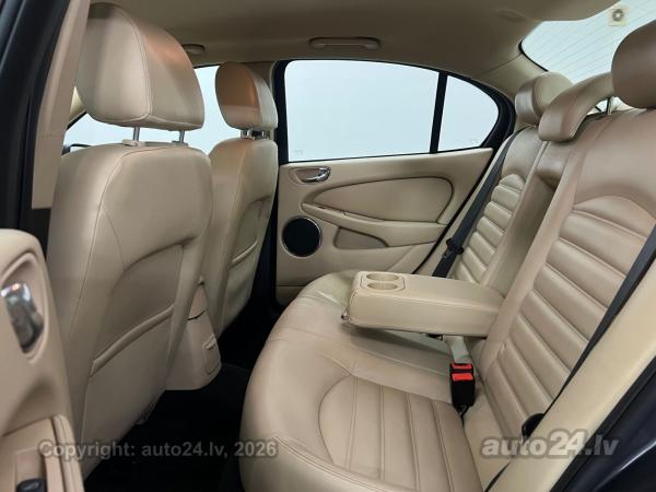 Pelēks Jaguar X-Type 2009 Pērnava, ar dzinēja tilpumu 2.20 L un nobraukumu 185 tūkst. km par 3990 €, foto 11 vietnē AUTOMOTO.COM.LV
