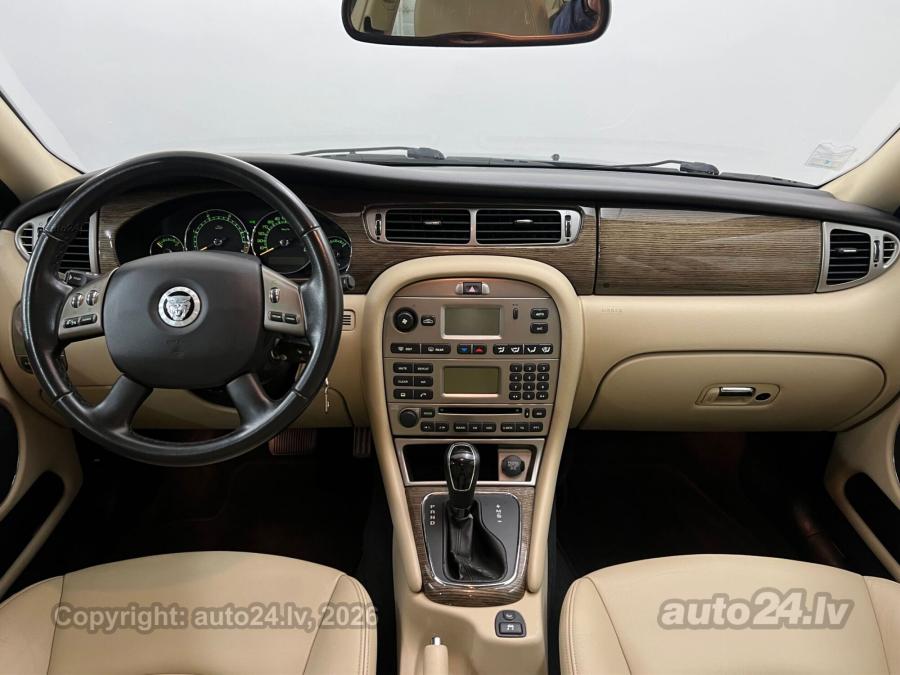 Pelēks Jaguar X-Type 2009 Pērnava, ar dzinēja tilpumu 2.20 L un nobraukumu 185 tūkst. km par 3990 €, foto 12 vietnē AUTOMOTO.COM.LV