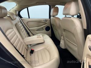 Pelēks Jaguar X-Type 2009 Pērnava, ar dzinēja tilpumu 2.20 L un nobraukumu 185 tūkst. km par 3990 €, foto 23 vietnē AUTOMOTO.COM.LV