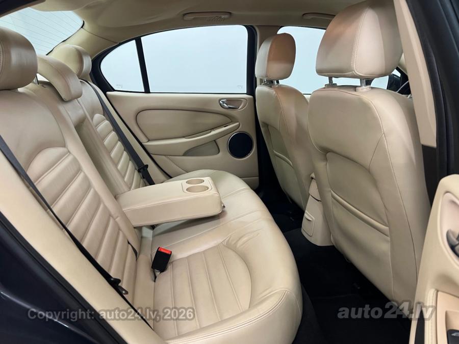 Pelēks Jaguar X-Type 2009 Pērnava, ar dzinēja tilpumu 2.20 L un nobraukumu 185 tūkst. km par 3990 €, foto 23 vietnē AUTOMOTO.COM.LV