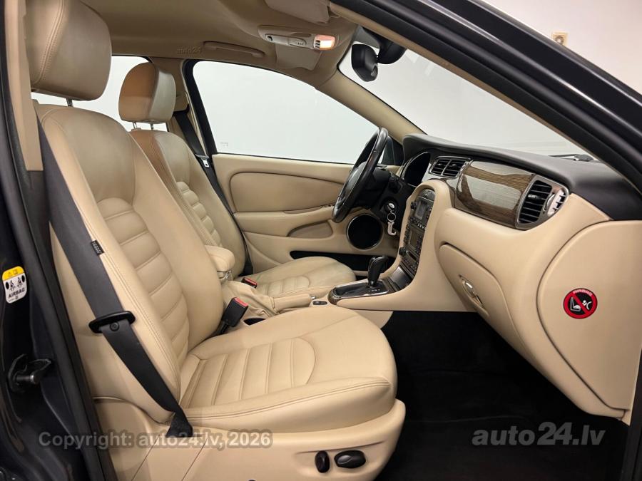 Pelēks Jaguar X-Type 2009 Pērnava, ar dzinēja tilpumu 2.20 L un nobraukumu 185 tūkst. km par 3990 €, foto 24 vietnē AUTOMOTO.COM.LV