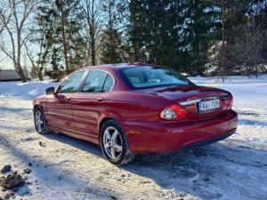 Red Jaguar X-Type 2008 in Vilnius, with an engine capacity of 2.20 L and mileage of 278 thousand km for 3500 €, photo 3 on AUTOMOTO.COM.LV