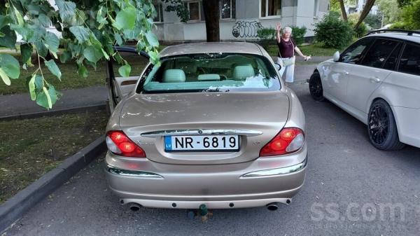 Jaguar X-Type 2002 in Riga, with an engine capacity of 3.00 L and mileage of 216 thousand km for 600 €, photo 4 on AUTOMOTO.COM.LV