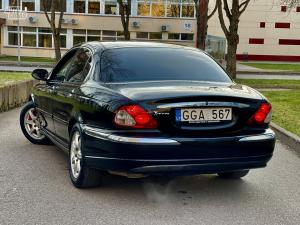 Jaguar X-Type 2003 in Vilnius, with an engine capacity of 2.10 L and mileage of 257 thousand km for 2650 €, photo 9 on AUTOMOTO.COM.LV
