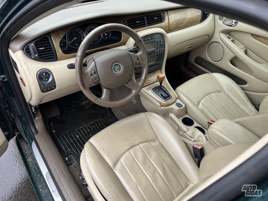 Jaguar X-Type 2004 in Vilnius, with an engine capacity of 2.50 L and mileage of 190 thousand km for 750 €, photo 8 on AUTOMOTO.COM.LV