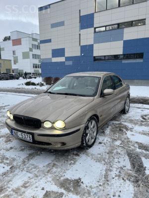 Dzeltens Jaguar X-Type 2002 Jūrmala, ar dzinēja tilpumu 2.10 L un nobraukumu 282 tūkst. km par 1850 €, foto  vietnē AUTOMOTO.COM.LV