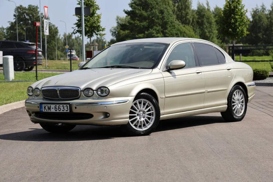 Yellow Jaguar X-Type 2007 in Jelgava, with an engine capacity of 2.50 L and mileage of 220 thousand km for 1990 €, photo 1 on AUTOMOTO.COM.LV