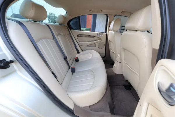 Dzeltens Jaguar X-Type 2007 Jelgava, ar dzinēja tilpumu 2.50 L un nobraukumu 220 tūkst. km par 1990 €, foto 10 vietnē AUTOMOTO.COM.LV