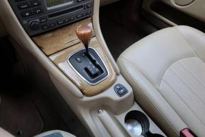 Yellow Jaguar X-Type 2007 in Jelgava, with an engine capacity of 2.50 L and mileage of 220 thousand km for 1990 €, photo 17 on AUTOMOTO.COM.LV