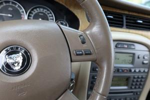 Yellow Jaguar X-Type 2007 in Jelgava, with an engine capacity of 2.50 L and mileage of 220 thousand km for 1990 €, photo 19 on AUTOMOTO.COM.LV