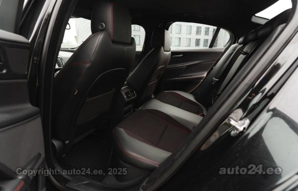 Black Jaguar XE 2015 in Tallinn, with an engine capacity of 2.00 L and mileage of 145 thousand km for 12500 €, photo 11 on AUTOMOTO.COM.LV