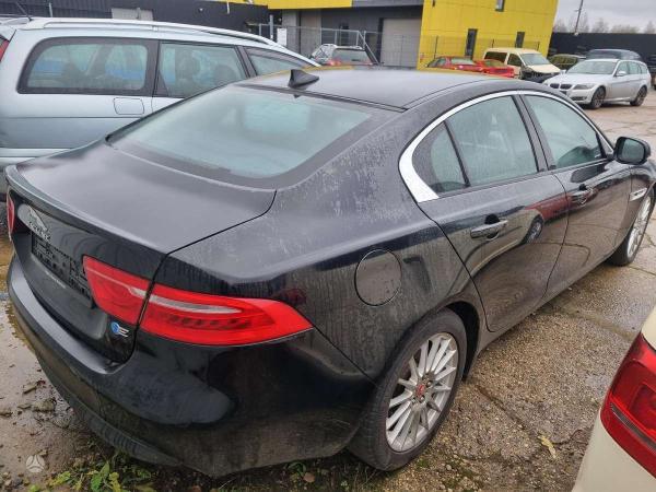 Black Jaguar XE 2015 in Kaunas, with an engine capacity of 2.00 L and mileage of 300 thousand km for 3950 €, photo 2 on AUTOMOTO.COM.LV