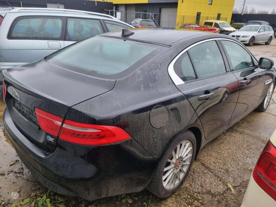 Black Jaguar XE 2015 in Kaunas, with an engine capacity of 2.00 L and mileage of 300 thousand km for 3950 €, photo 2 on AUTOMOTO.COM.LV