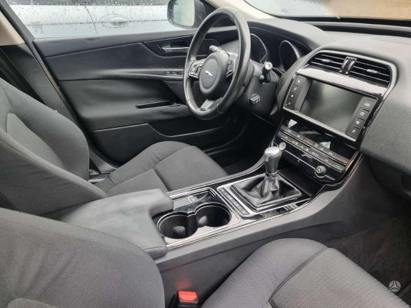 Black Jaguar XE 2015 in Kaunas, with an engine capacity of 2.00 L and mileage of 300 thousand km for 3950 €, photo 6 on AUTOMOTO.COM.LV