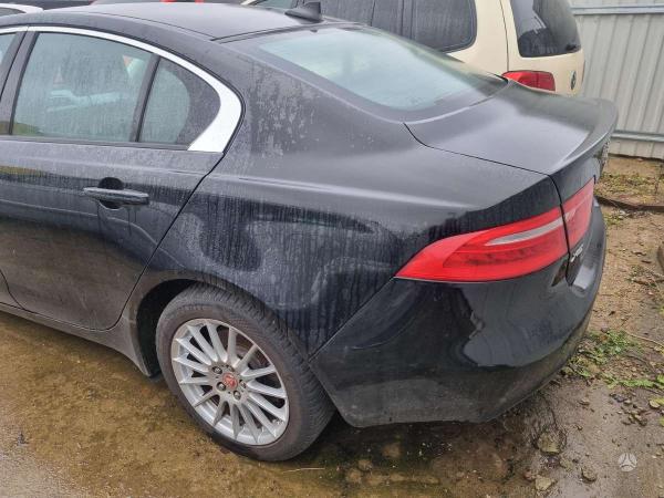 Melns Jaguar XE 2015 Kauņa, ar dzinēja tilpumu 2.00 L un nobraukumu 300 tūkst. km par 3950 €, foto 3 vietnē AUTOMOTO.COM.LV