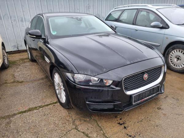 Melns Jaguar XE 2015 Kauņa, ar dzinēja tilpumu 2.00 L un nobraukumu 300 tūkst. km par 3950 €, foto 1 vietnē AUTOMOTO.COM.LV