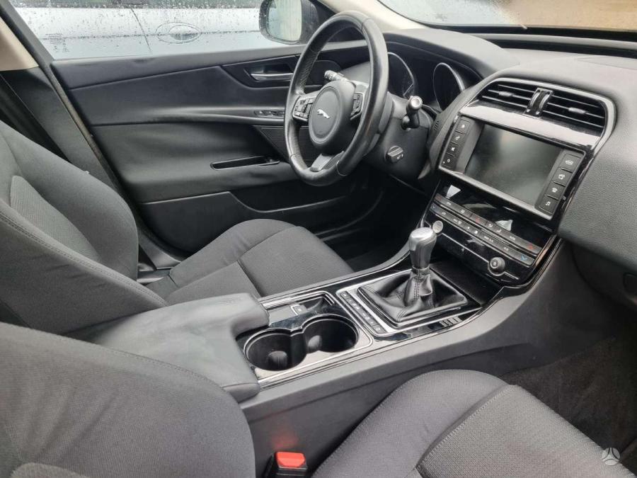 Melns Jaguar XE 2015 Kauņa, ar dzinēja tilpumu 2.00 L un nobraukumu 300 tūkst. km par 3950 €, foto 6 vietnē AUTOMOTO.COM.LV