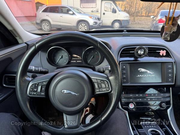 Melns Jaguar XE 2015 Tallina, ar dzinēja tilpumu 2.00 L un nobraukumu 255 tūkst. km par 12700 €, foto 7 vietnē AUTOMOTO.COM.LV