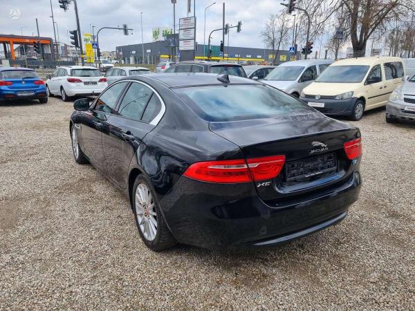Melns Jaguar XE 2015 Kauņa, ar dzinēja tilpumu 2.00 L un nobraukumu 300 tūkst. km par 2900 €, foto 3 vietnē AUTOMOTO.COM.LV