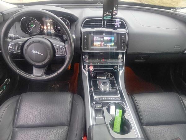 Черный Ягуар XE 2015 в Кельме, объемом двигателя 2.00 л и пробегом 217 тыс. км за 6200 €, фото 8 на AUTOMOTO.COM.LV
