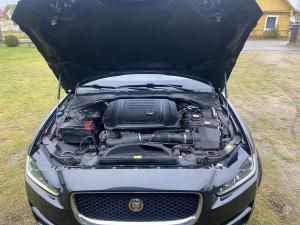 Black Jaguar XE 2016 in Vilnius, with an engine capacity of 2.00 L and mileage of 205 thousand km for 9600 €, photo 10 on AUTOMOTO.COM.LV