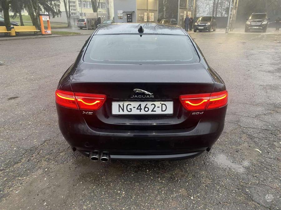 Black Jaguar XE 2016 in Vilnius, with an engine capacity of 2.00 L and mileage of 205 thousand km for 9600 €, photo 12 on AUTOMOTO.COM.LV