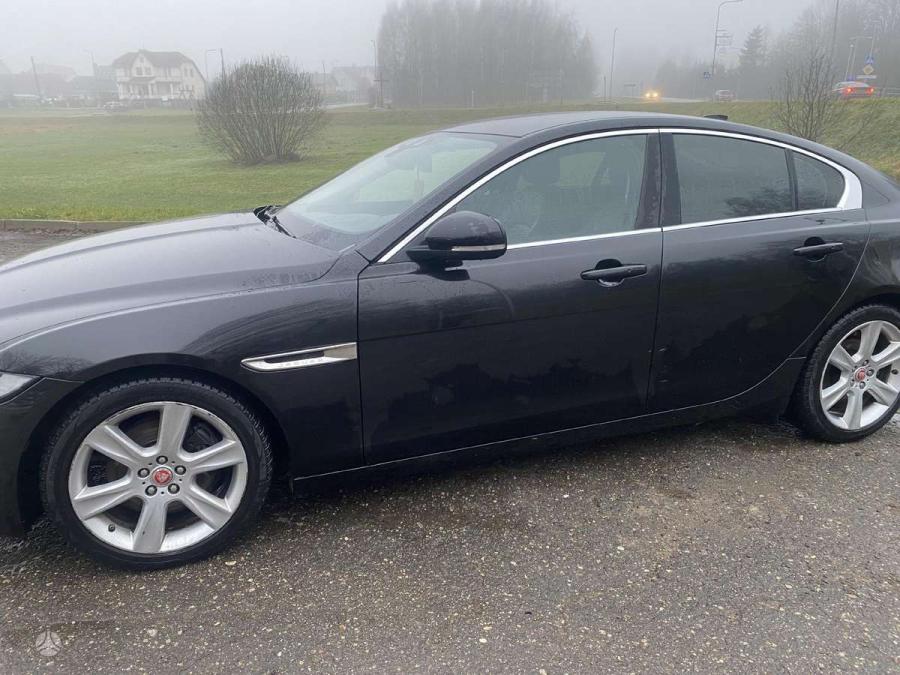 Black Jaguar XE 2016 in Vilnius, with an engine capacity of 2.00 L and mileage of 205 thousand km for 9600 €, photo 17 on AUTOMOTO.COM.LV