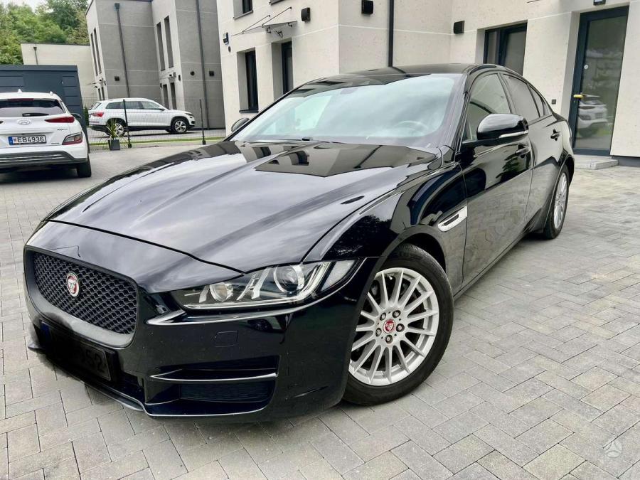 Melns Jaguar XE 2016 Radviliškis, ar dzinēja tilpumu 2.00 L un nobraukumu 182 tūkst. km par 7600 €, foto 1 vietnē AUTOMOTO.COM.LV