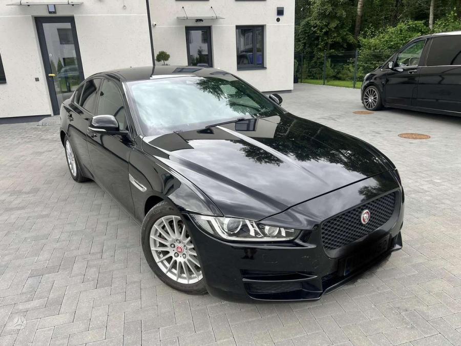 Melns Jaguar XE 2016 Radviliškis, ar dzinēja tilpumu 2.00 L un nobraukumu 182 tūkst. km par 7600 €, foto 5 vietnē AUTOMOTO.COM.LV