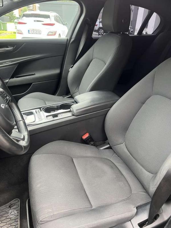 Melns Jaguar XE 2016 Radviliškis, ar dzinēja tilpumu 2.00 L un nobraukumu 182 tūkst. km par 7600 €, foto 7 vietnē AUTOMOTO.COM.LV