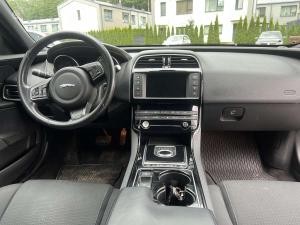 Melns Jaguar XE 2016 Radviliškis, ar dzinēja tilpumu 2.00 L un nobraukumu 182 tūkst. km par 7600 €, foto 19 vietnē AUTOMOTO.COM.LV