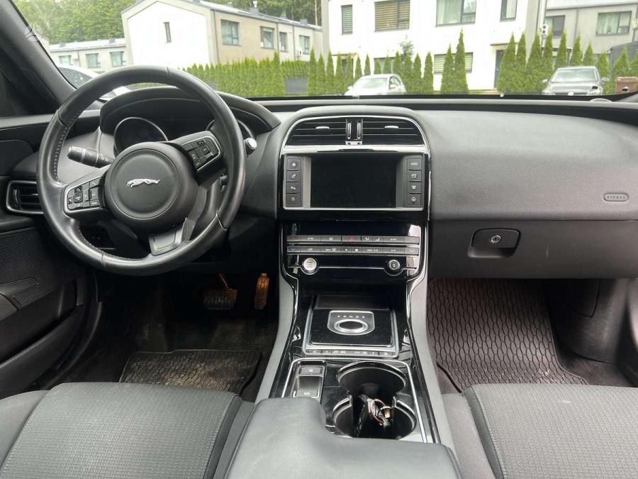 Melns Jaguar XE 2016 Radviliškis, ar dzinēja tilpumu 2.00 L un nobraukumu 182 tūkst. km par 7600 €, foto 19 vietnē AUTOMOTO.COM.LV