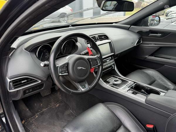 Черный Ягуар XE 2017 в Утена, объемом двигателя 2.00 л и пробегом 180 тыс. км за 5900 €, фото 9 на AUTOMOTO.COM.LV