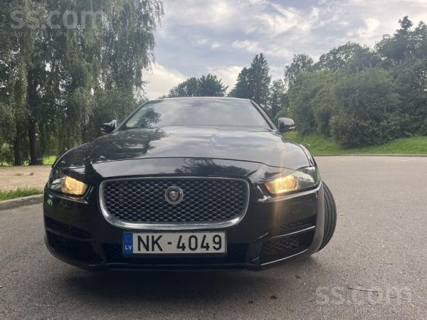 Black Jaguar XE 2017 in Riga, with an engine capacity of 2.00 L and mileage of 105 thousand km for 9300 €, photo 1 on AUTOMOTO.COM.LV