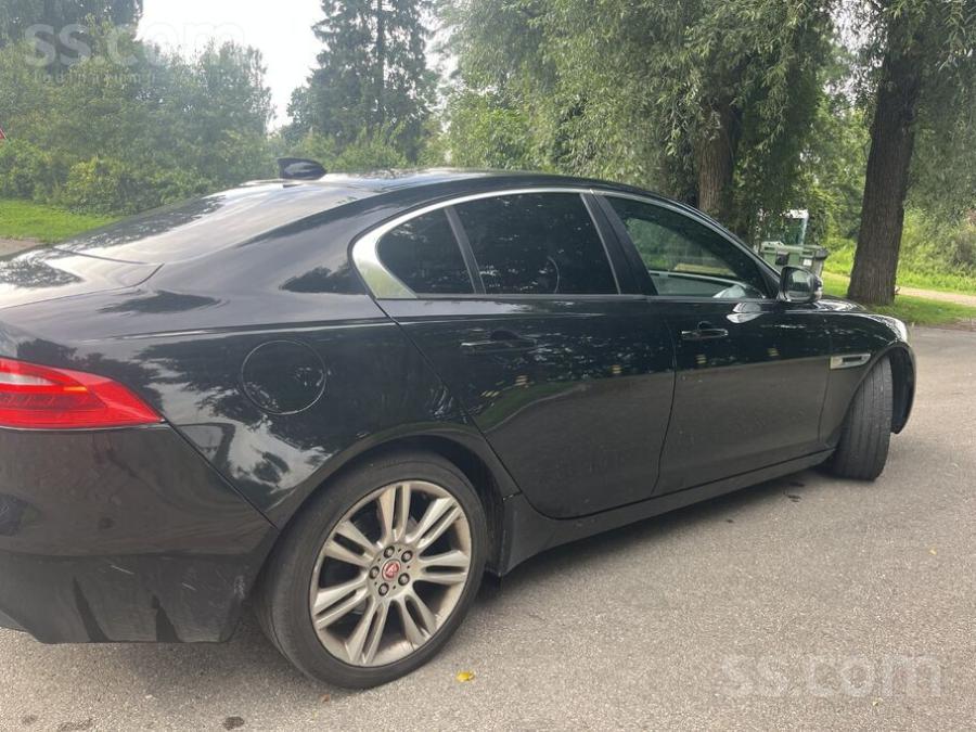 Melns Jaguar XE 2017 Rīga, ar dzinēja tilpumu 2.00 L un nobraukumu 105 tūkst. km par 9300 €, foto 3 vietnē AUTOMOTO.COM.LV