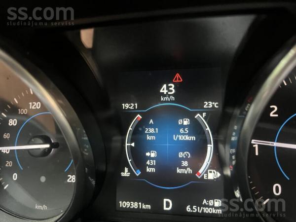 Black Jaguar XE 2017 in Riga, with an engine capacity of 2.00 L and mileage of 105 thousand km for 9300 €, photo 4 on AUTOMOTO.COM.LV