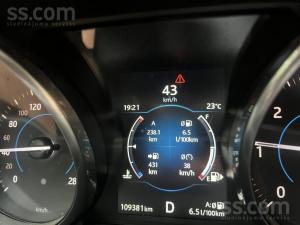 Melns Jaguar XE 2017 Rīga, ar dzinēja tilpumu 2.00 L un nobraukumu 105 tūkst. km par 9300 €, foto 5 vietnē AUTOMOTO.COM.LV