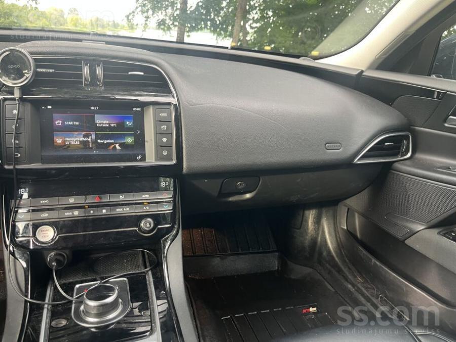 Melns Jaguar XE 2017 Rīga, ar dzinēja tilpumu 2.00 L un nobraukumu 105 tūkst. km par 9300 €, foto 6 vietnē AUTOMOTO.COM.LV