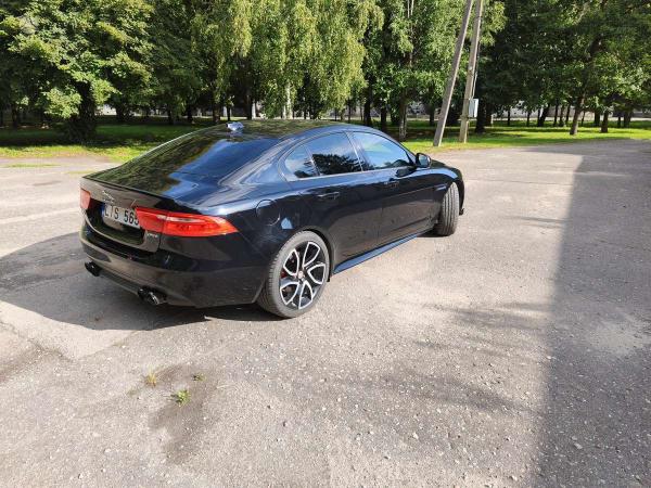 Black Jaguar XE 2017 in Birzai, with an engine capacity of 2.00 L and mileage of 108 thousand km for 11500 €, photo 3 on AUTOMOTO.COM.LV