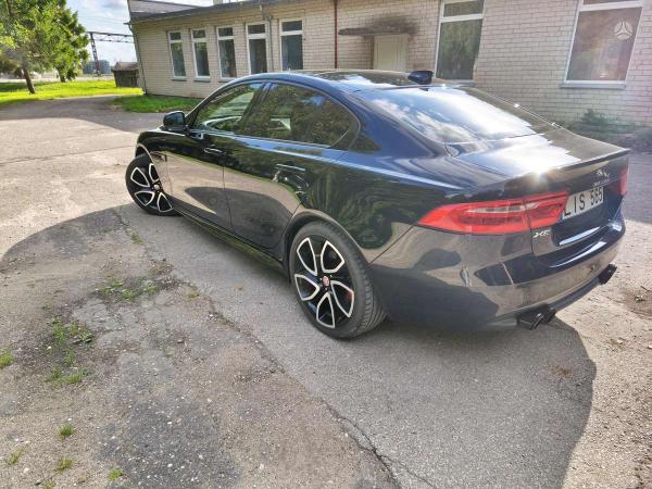 Black Jaguar XE 2017 in Birzai, with an engine capacity of 2.00 L and mileage of 108 thousand km for 11500 €, photo 4 on AUTOMOTO.COM.LV