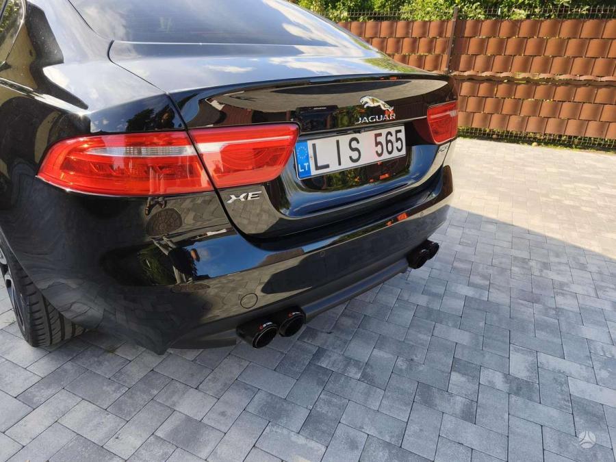 Black Jaguar XE 2017 in Birzai, with an engine capacity of 2.00 L and mileage of 108 thousand km for 11500 €, photo 8 on AUTOMOTO.COM.LV