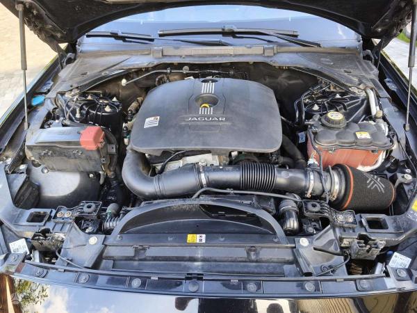 Black Jaguar XE 2017 in Birzai, with an engine capacity of 2.00 L and mileage of 108 thousand km for 11500 €, photo 8 on AUTOMOTO.COM.LV
